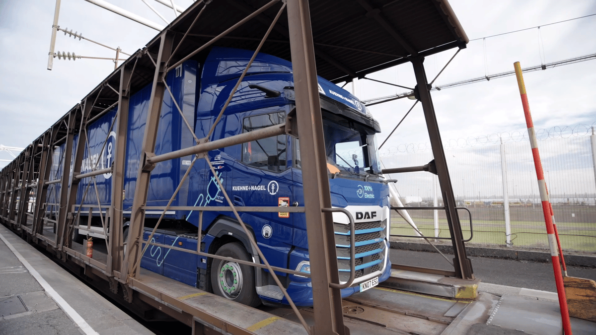 First electric heavy-goods vehicle (DAF XF) travels through the Channel ...